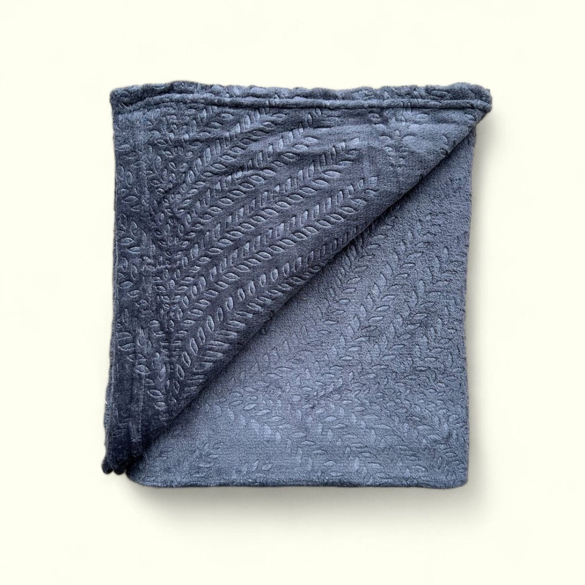 Embossed Flannel Fleece Throw - 125 x 150 cm – Home Phase